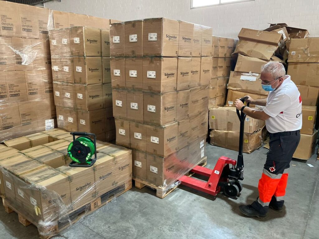 Schneider Electric dona 24.000 kg de producto a través de AMBIPLACE a ...